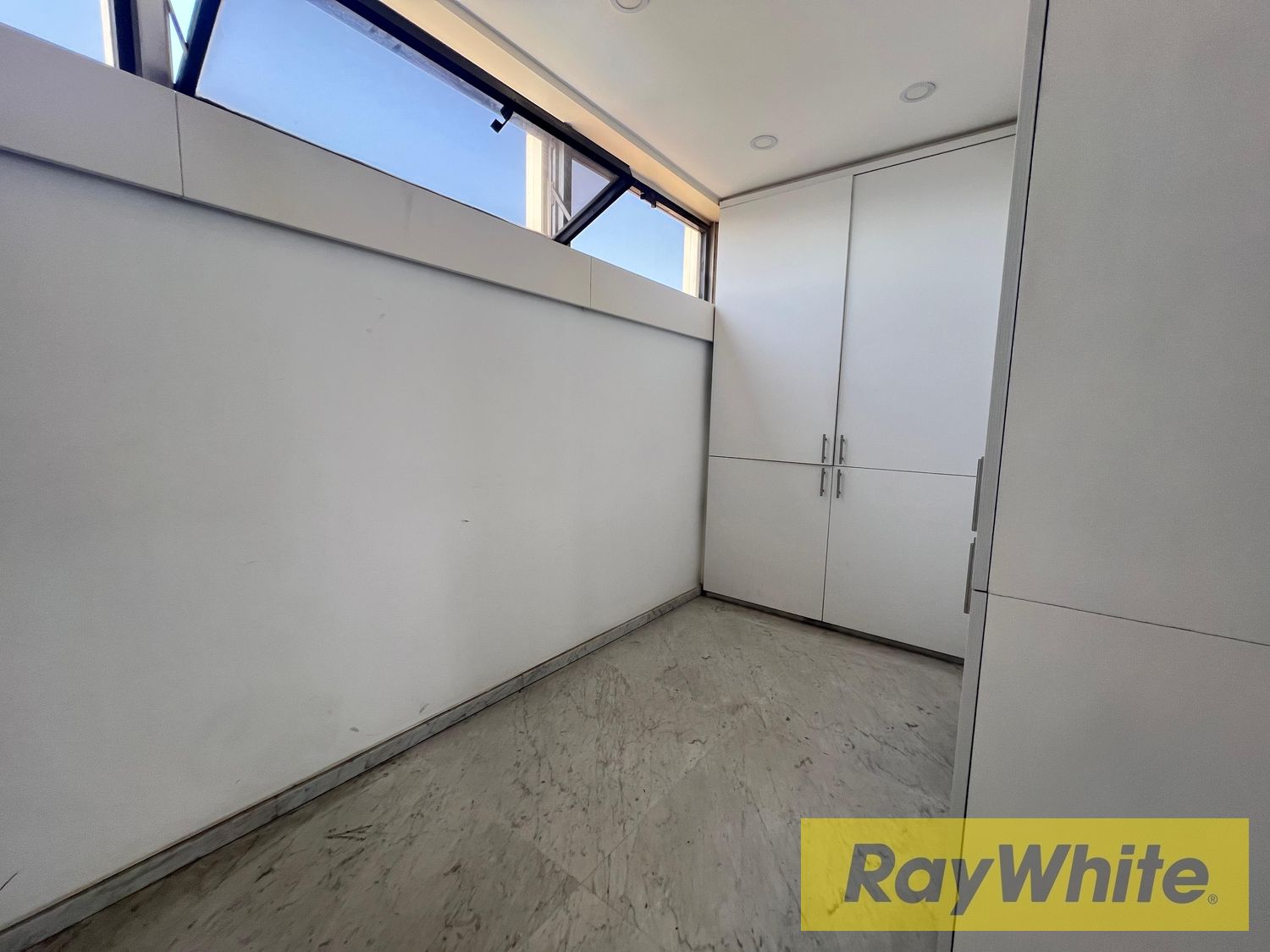 Prime Location Office for Rent – Ray White International Lebanon